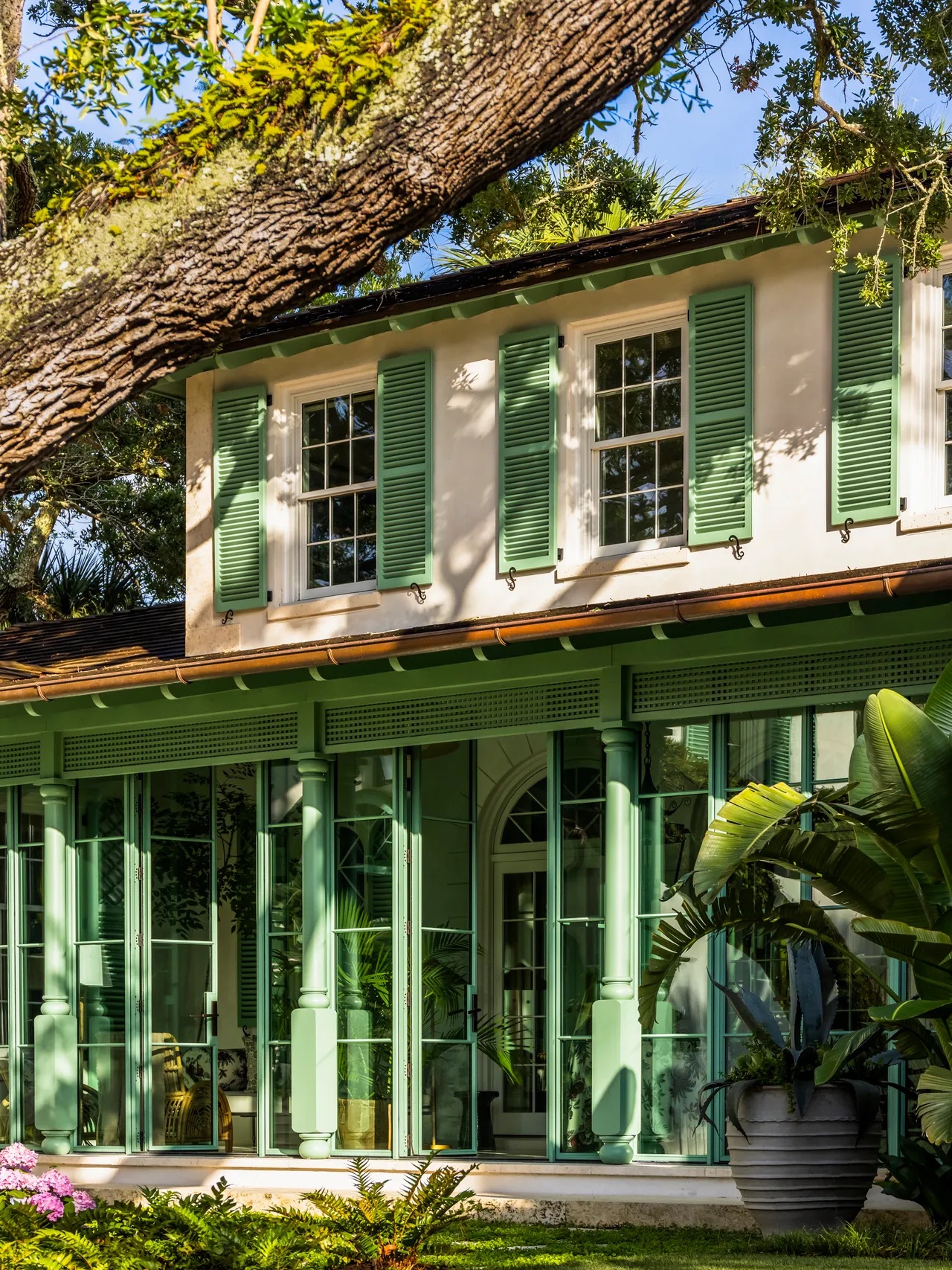 Coastal Style Room Breakdown of a Beautiful Seaside Retreat - Chirpyest